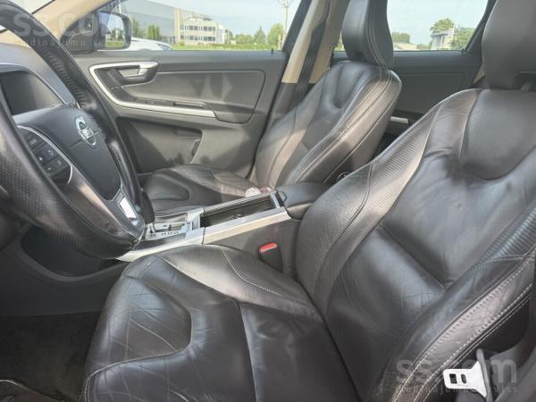 Black Volvo XC60 2012 in Riga, with an engine capacity of 2.40 L and mileage of 0 thousand km for 7600 €, photo 8 on AUTOMOTO.COM.LV