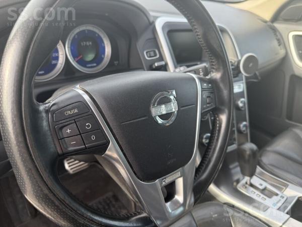 Black Volvo XC60 2012 in Riga, with an engine capacity of 2.40 L and mileage of 0 thousand km for 7600 €, photo 9 on AUTOMOTO.COM.LV