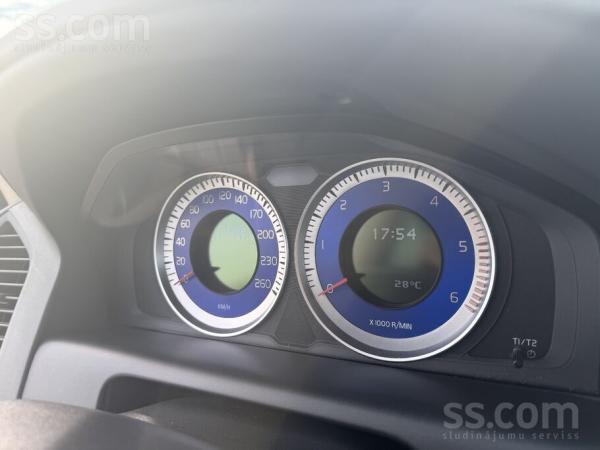 Black Volvo XC60 2012 in Riga, with an engine capacity of 2.40 L and mileage of 0 thousand km for 7600 €, photo 10 on AUTOMOTO.COM.LV