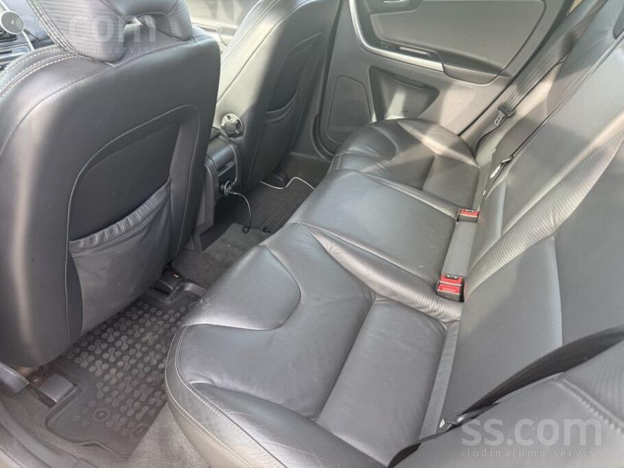 Melns Volvo XC60 2012 Rīga, ar dzinēja tilpumu 2.40 L un nobraukumu 0 tūkst. km par 7600 €, foto 7 vietnē AUTOMOTO.COM.LV