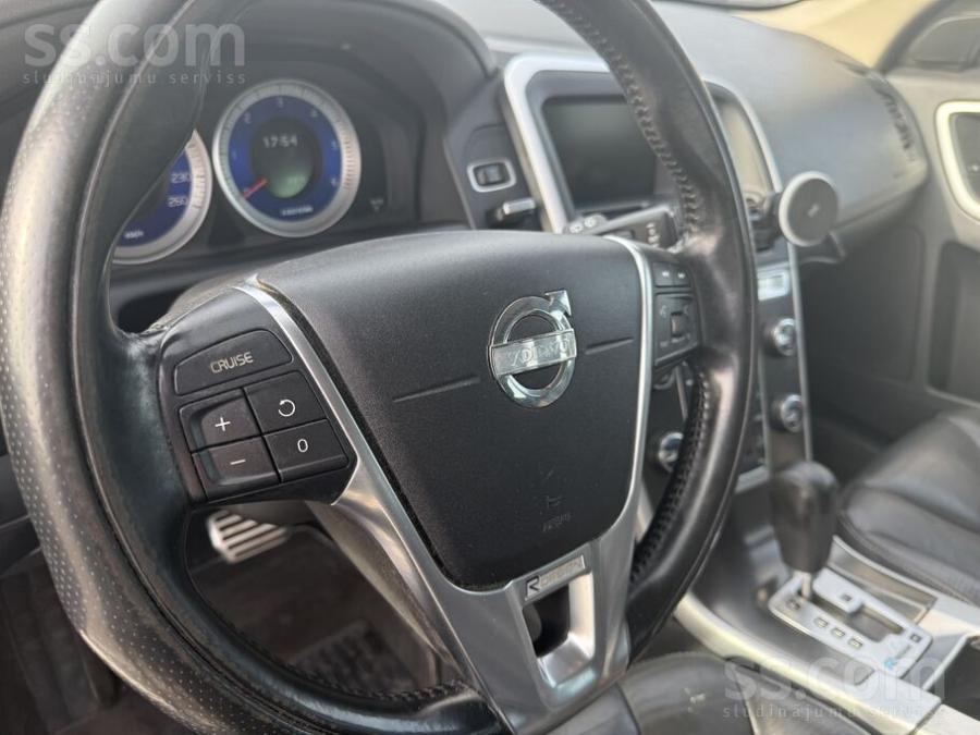 Melns Volvo XC60 2012 Rīga, ar dzinēja tilpumu 2.40 L un nobraukumu 0 tūkst. km par 7600 €, foto 10 vietnē AUTOMOTO.COM.LV