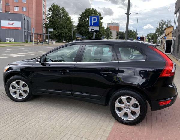 Black Volvo XC60 2012 in Marijampole, with an engine capacity of 2.40 L and mileage of 199 thousand km for 10999 €, photo 6 on AUTOMOTO.COM.LV