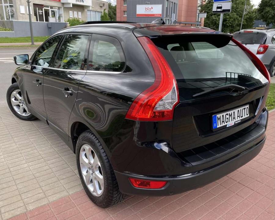 Melns Volvo XC60 2012 Marijampole, ar dzinēja tilpumu 2.40 L un nobraukumu 199 tūkst. km par 10999 €, foto 16 vietnē AUTOMOTO.COM.LV