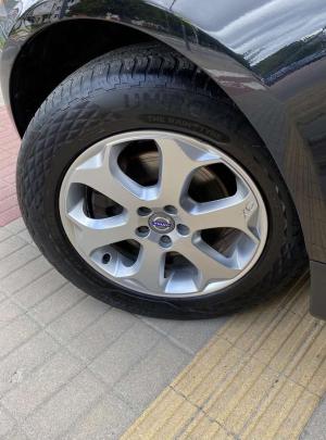 Melns Volvo XC60 2012 Marijampole, ar dzinēja tilpumu 2.40 L un nobraukumu 199 tūkst. km par 10999 €, foto 19 vietnē AUTOMOTO.COM.LV