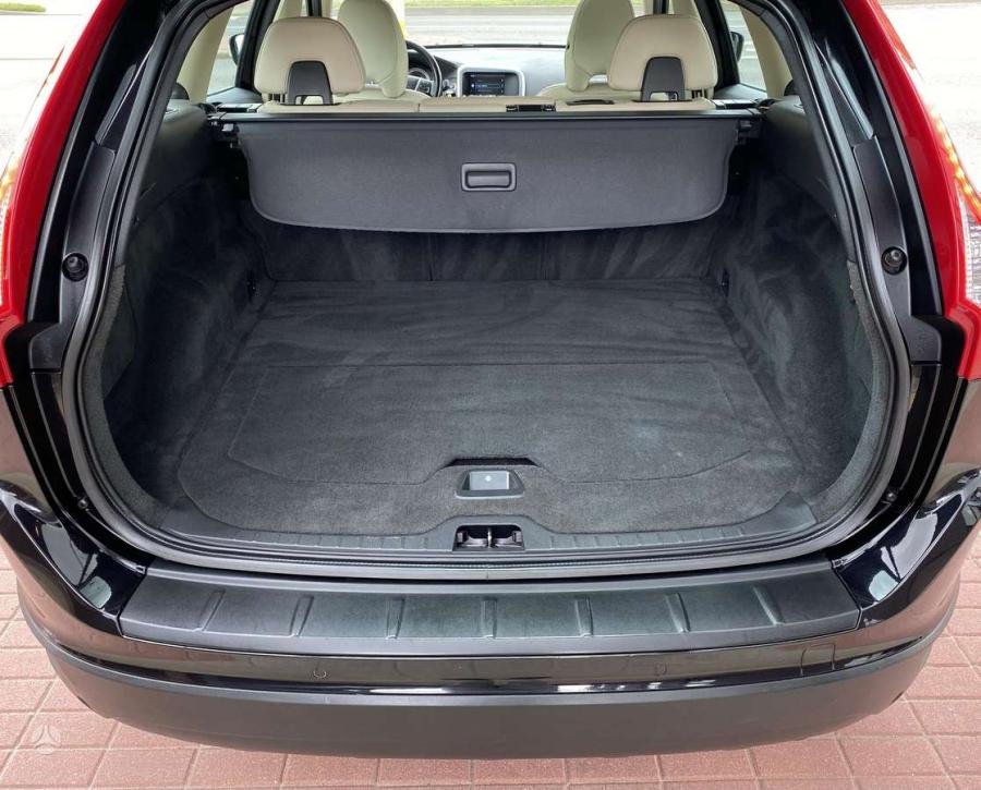 Melns Volvo XC60 2012 Marijampole, ar dzinēja tilpumu 2.40 L un nobraukumu 199 tūkst. km par 10999 €, foto 20 vietnē AUTOMOTO.COM.LV