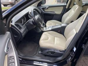 Melns Volvo XC60 2012 Marijampole, ar dzinēja tilpumu 2.40 L un nobraukumu 199 tūkst. km par 10999 €, foto 22 vietnē AUTOMOTO.COM.LV