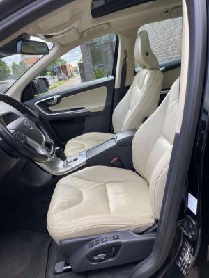 Melns Volvo XC60 2012 Marijampole, ar dzinēja tilpumu 2.40 L un nobraukumu 199 tūkst. km par 10999 €, foto 24 vietnē AUTOMOTO.COM.LV