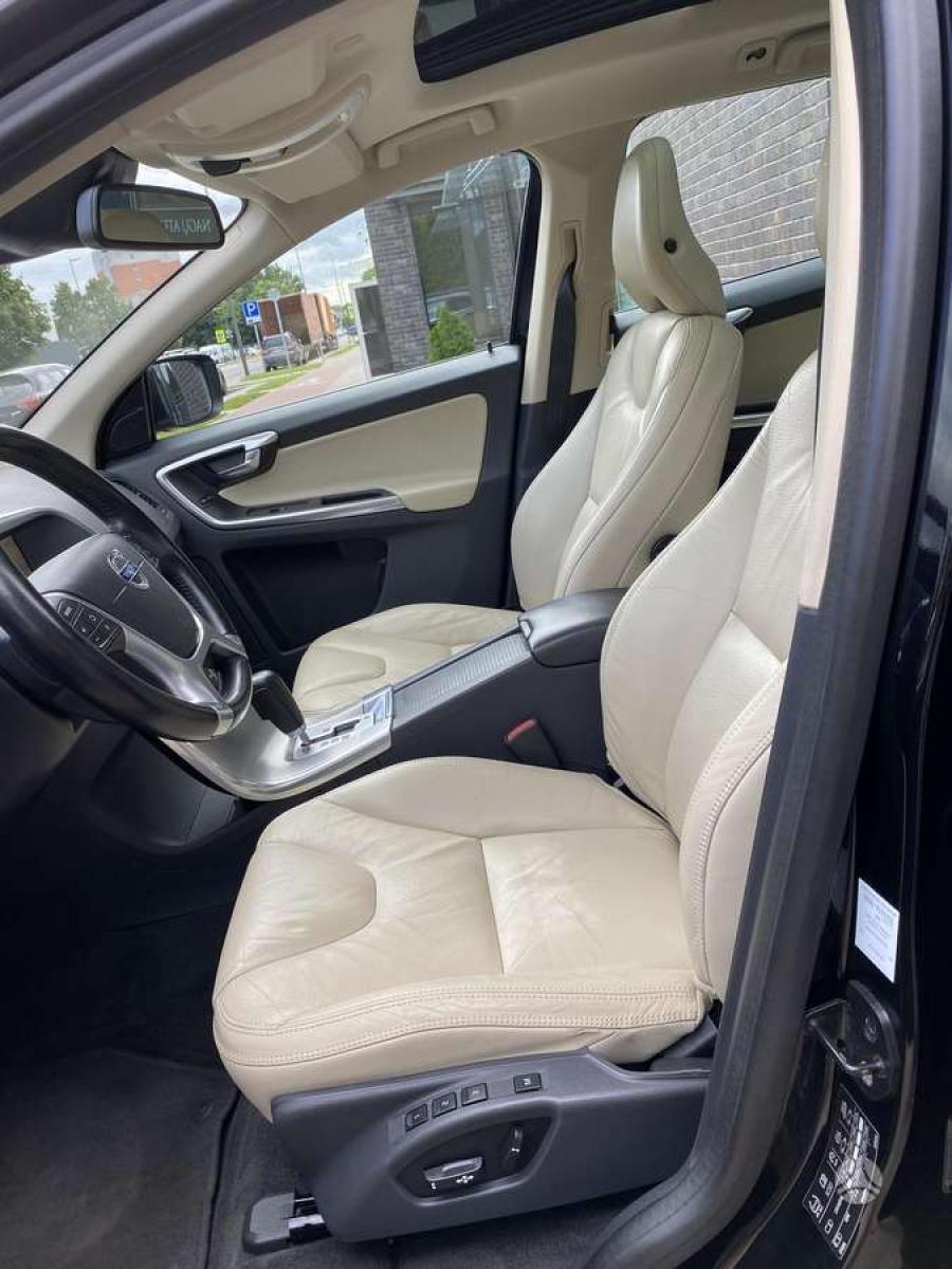 Melns Volvo XC60 2012 Marijampole, ar dzinēja tilpumu 2.40 L un nobraukumu 199 tūkst. km par 10999 €, foto 24 vietnē AUTOMOTO.COM.LV