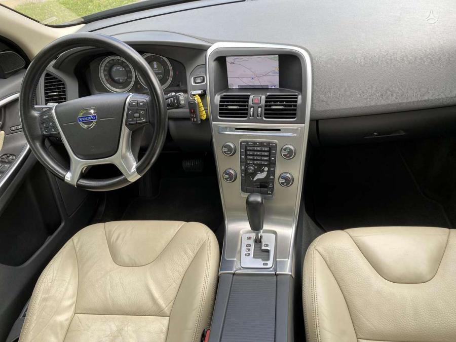 Melns Volvo XC60 2012 Marijampole, ar dzinēja tilpumu 2.40 L un nobraukumu 199 tūkst. km par 10999 €, foto 27 vietnē AUTOMOTO.COM.LV