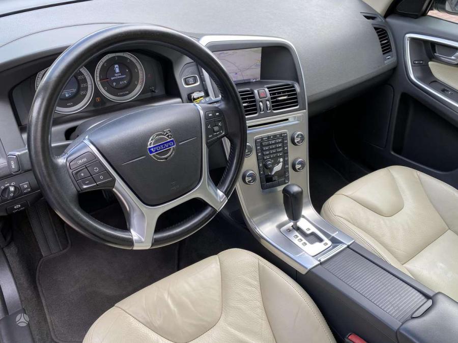 Melns Volvo XC60 2012 Marijampole, ar dzinēja tilpumu 2.40 L un nobraukumu 199 tūkst. km par 10999 €, foto 31 vietnē AUTOMOTO.COM.LV