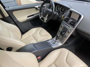 Melns Volvo XC60 2012 Marijampole, ar dzinēja tilpumu 2.40 L un nobraukumu 199 tūkst. km par 10999 €, foto 32 vietnē AUTOMOTO.COM.LV