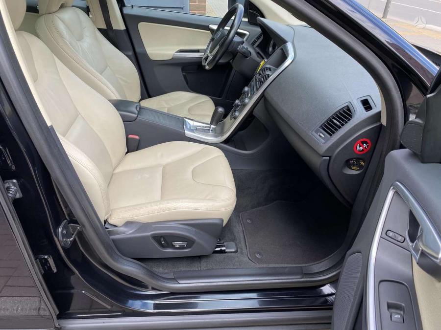 Melns Volvo XC60 2012 Marijampole, ar dzinēja tilpumu 2.40 L un nobraukumu 199 tūkst. km par 10999 €, foto 34 vietnē AUTOMOTO.COM.LV