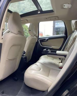 Melns Volvo XC60 2012 Marijampole, ar dzinēja tilpumu 2.40 L un nobraukumu 199 tūkst. km par 10999 €, foto 37 vietnē AUTOMOTO.COM.LV
