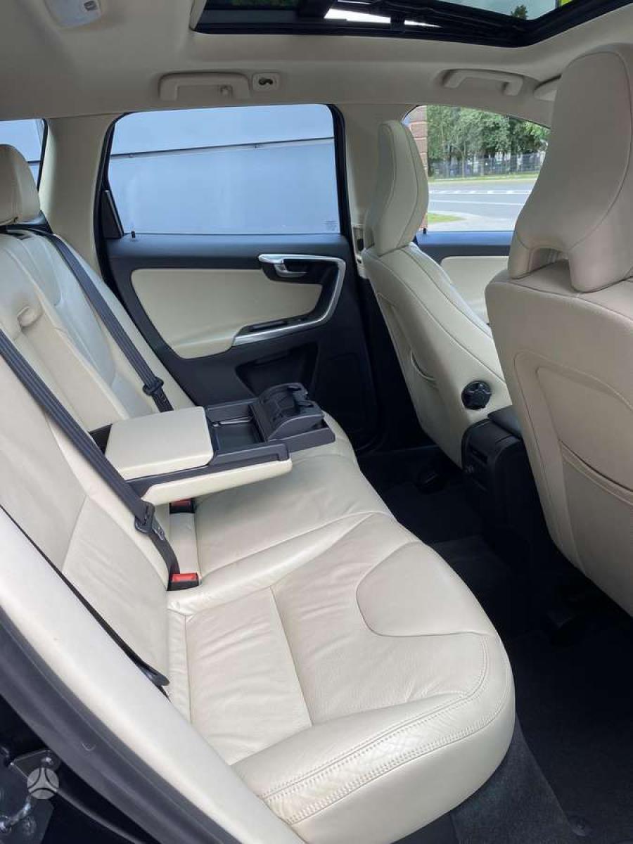 Melns Volvo XC60 2012 Marijampole, ar dzinēja tilpumu 2.40 L un nobraukumu 199 tūkst. km par 10999 €, foto 38 vietnē AUTOMOTO.COM.LV