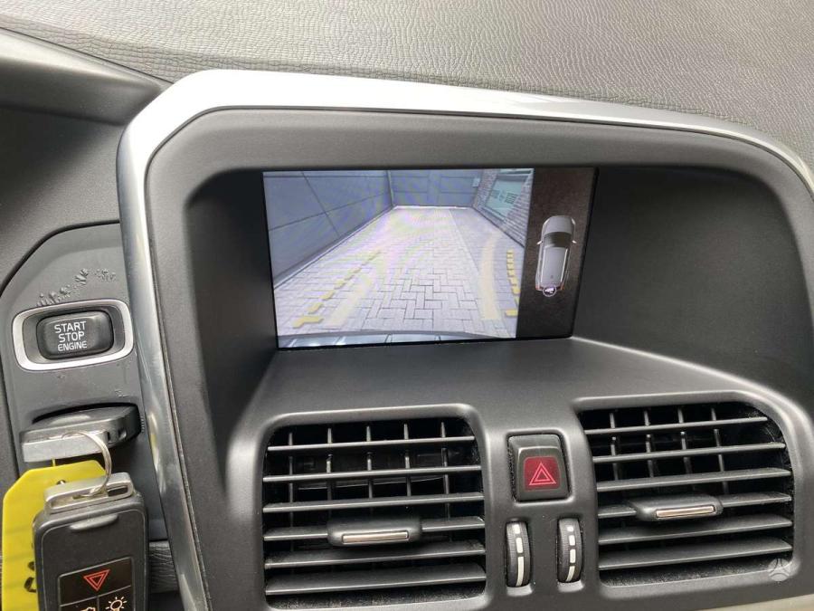 Melns Volvo XC60 2012 Marijampole, ar dzinēja tilpumu 2.40 L un nobraukumu 199 tūkst. km par 10999 €, foto 43 vietnē AUTOMOTO.COM.LV