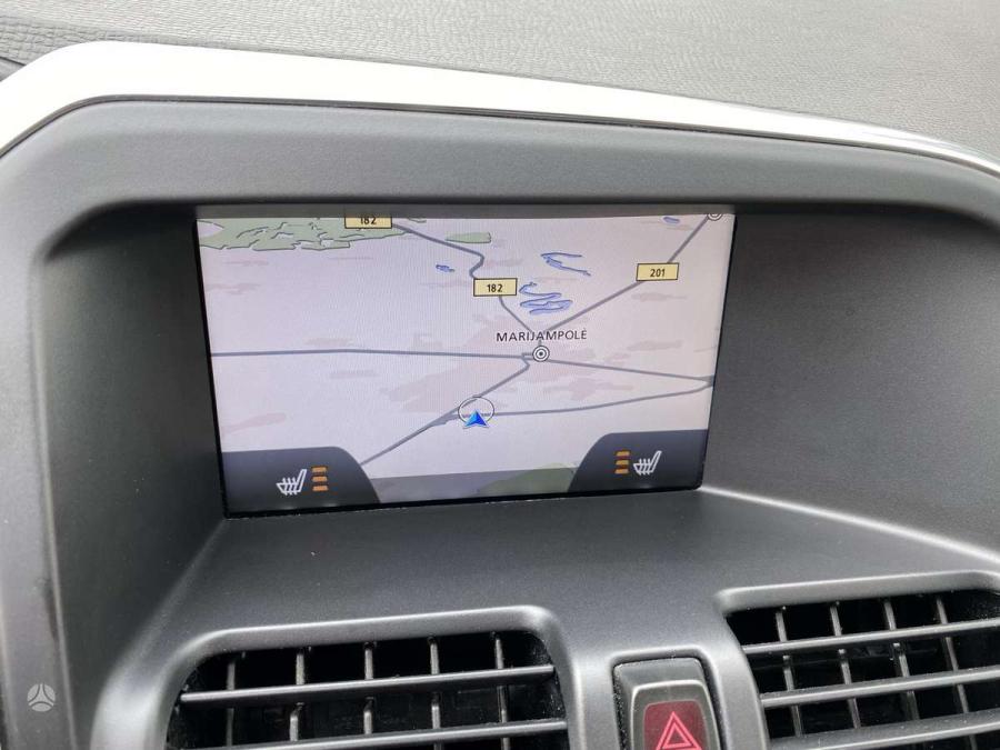 Melns Volvo XC60 2012 Marijampole, ar dzinēja tilpumu 2.40 L un nobraukumu 199 tūkst. km par 10999 €, foto 44 vietnē AUTOMOTO.COM.LV
