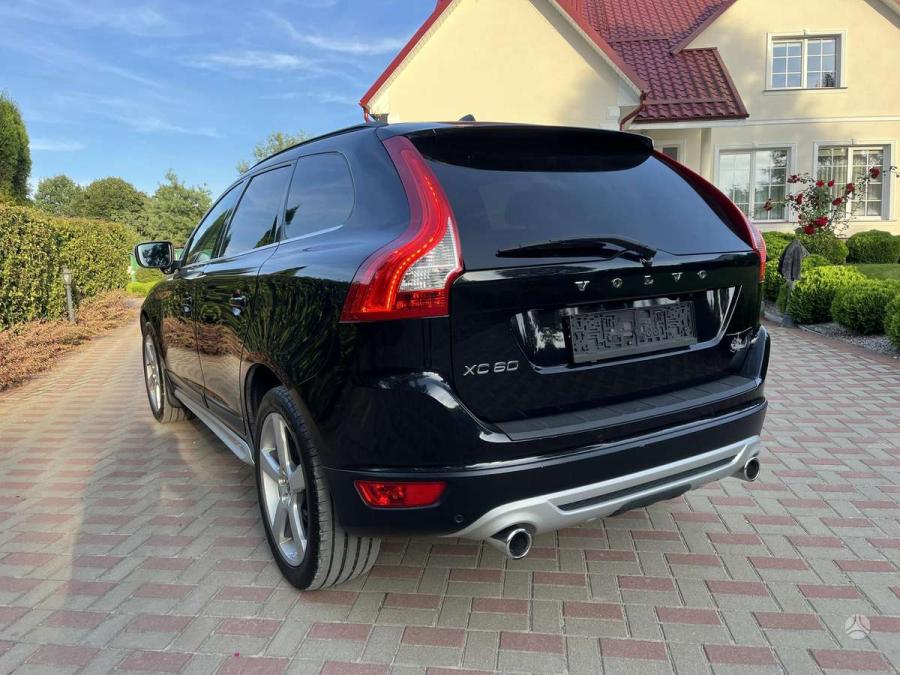 Melns Volvo XC60 2012 Viļņa, ar dzinēja tilpumu 2.40 L un nobraukumu 258 tūkst. km par 9899 €, foto 10 vietnē AUTOMOTO.COM.LV