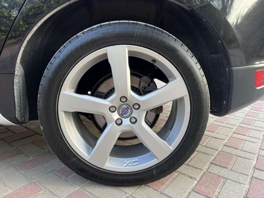 Melns Volvo XC60 2012 Viļņa, ar dzinēja tilpumu 2.40 L un nobraukumu 258 tūkst. km par 9899 €, foto 13 vietnē AUTOMOTO.COM.LV