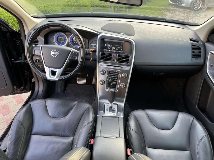 Melns Volvo XC60 2012 Viļņa, ar dzinēja tilpumu 2.40 L un nobraukumu 258 tūkst. km par 9899 €, foto 17 vietnē AUTOMOTO.COM.LV