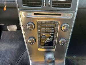 Melns Volvo XC60 2012 Viļņa, ar dzinēja tilpumu 2.40 L un nobraukumu 258 tūkst. km par 9899 €, foto 22 vietnē AUTOMOTO.COM.LV