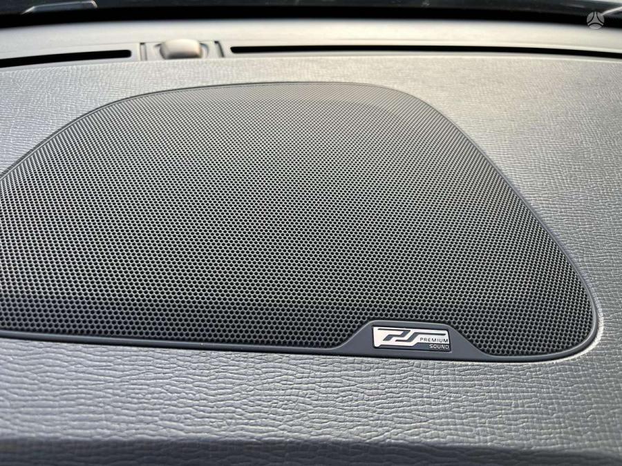 Melns Volvo XC60 2012 Viļņa, ar dzinēja tilpumu 2.40 L un nobraukumu 258 tūkst. km par 9899 €, foto 25 vietnē AUTOMOTO.COM.LV