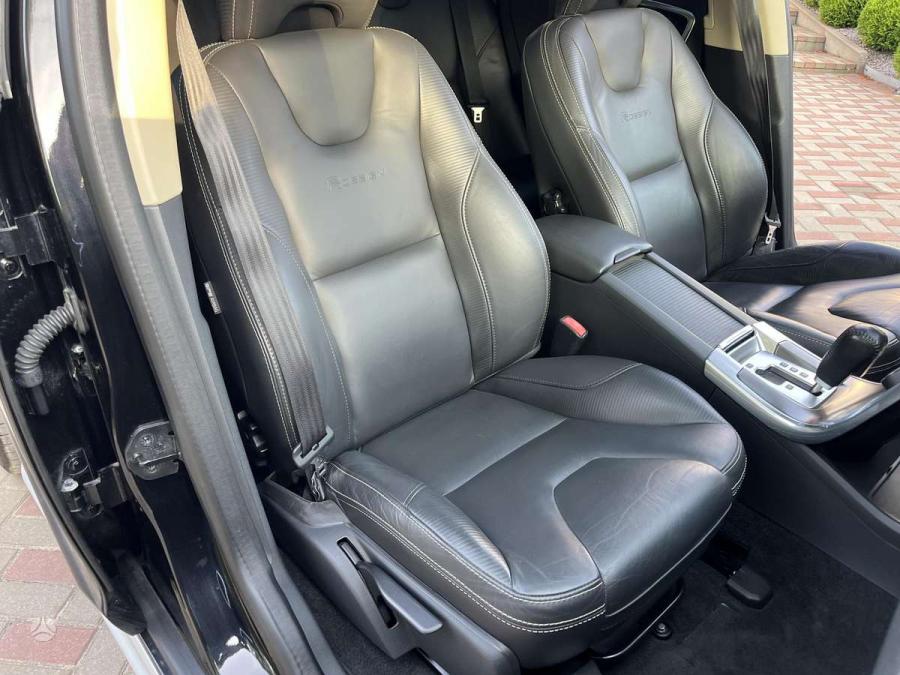 Melns Volvo XC60 2012 Viļņa, ar dzinēja tilpumu 2.40 L un nobraukumu 258 tūkst. km par 9899 €, foto 31 vietnē AUTOMOTO.COM.LV