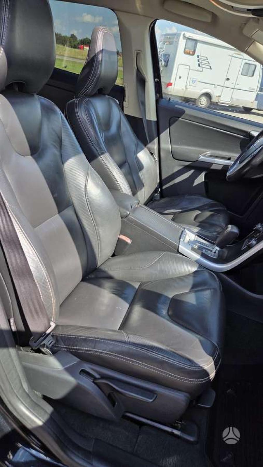 Melns Volvo XC60 2012 Kauņa, ar dzinēja tilpumu 2.40 L un nobraukumu 247 tūkst. km par 10200 €, foto 16 vietnē AUTOMOTO.COM.LV