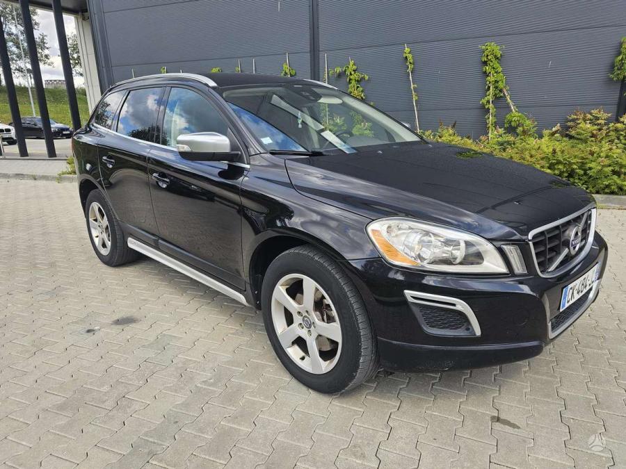 Melns Volvo XC60 2012 Viļņa, ar dzinēja tilpumu 2.40 L un nobraukumu 278 tūkst. km par 9900 €, foto 1 vietnē AUTOMOTO.COM.LV
