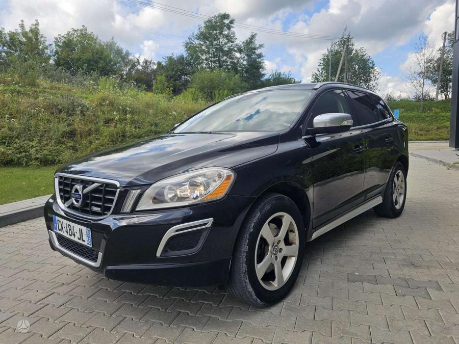Melns Volvo XC60 2012 Viļņa, ar dzinēja tilpumu 2.40 L un nobraukumu 278 tūkst. km par 9900 €, foto 3 vietnē AUTOMOTO.COM.LV