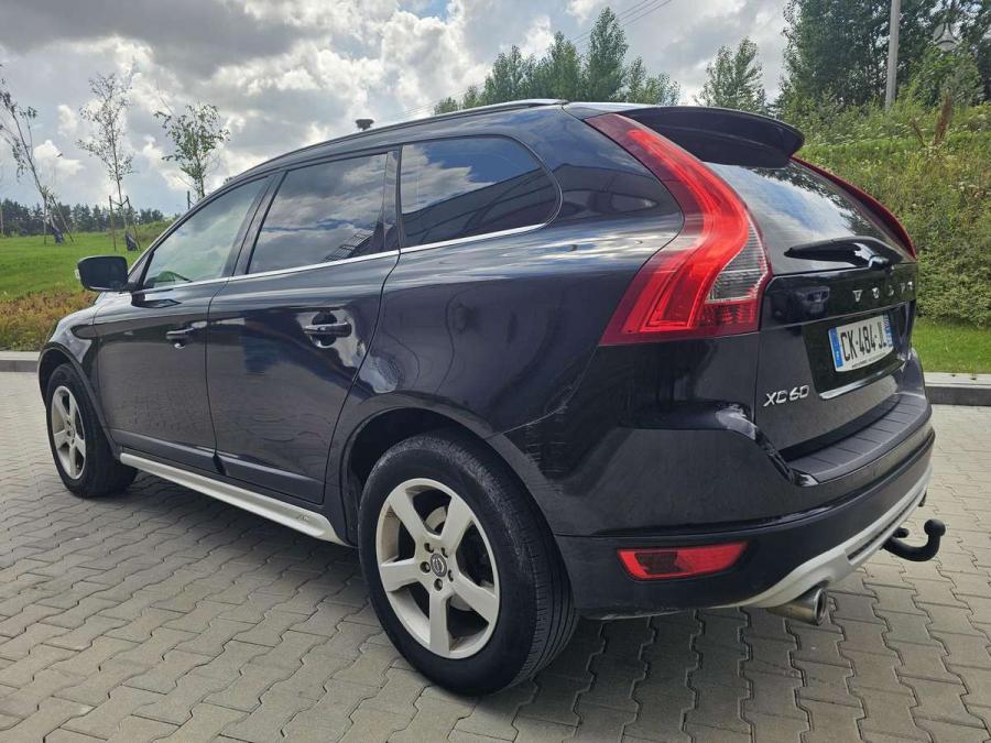 Melns Volvo XC60 2012 Viļņa, ar dzinēja tilpumu 2.40 L un nobraukumu 278 tūkst. km par 9900 €, foto 5 vietnē AUTOMOTO.COM.LV