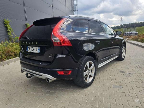 Volvo XC60 2012 in Vilnius on AUTOMOTO.COM.LV Black Volvo XC60 2012 in Vilnius, with an engine capacity of 2.40 L and mileage of 278 thousand km for 9900 €, photo 8 on AUTOMOTO.COM.LV
