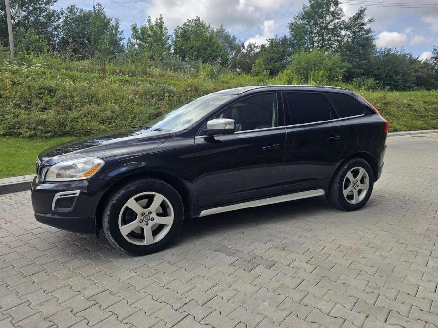 Melns Volvo XC60 2012 Viļņa, ar dzinēja tilpumu 2.40 L un nobraukumu 278 tūkst. km par 9900 €, foto 9 vietnē AUTOMOTO.COM.LV