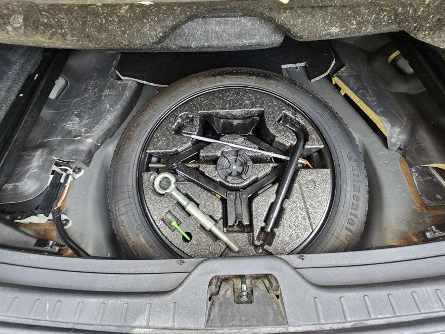 Melns Volvo XC60 2012 Viļņa, ar dzinēja tilpumu 2.40 L un nobraukumu 278 tūkst. km par 9900 €, foto 12 vietnē AUTOMOTO.COM.LV