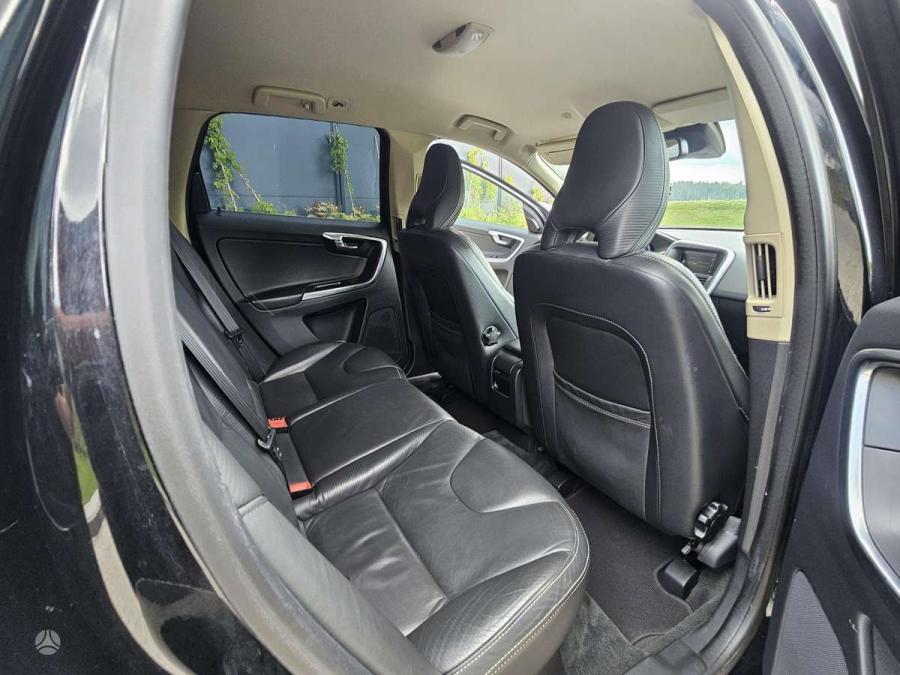 Melns Volvo XC60 2012 Viļņa, ar dzinēja tilpumu 2.40 L un nobraukumu 278 tūkst. km par 9900 €, foto 16 vietnē AUTOMOTO.COM.LV