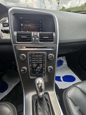 Melns Volvo XC60 2012 Viļņa, ar dzinēja tilpumu 2.40 L un nobraukumu 278 tūkst. km par 9900 €, foto 19 vietnē AUTOMOTO.COM.LV