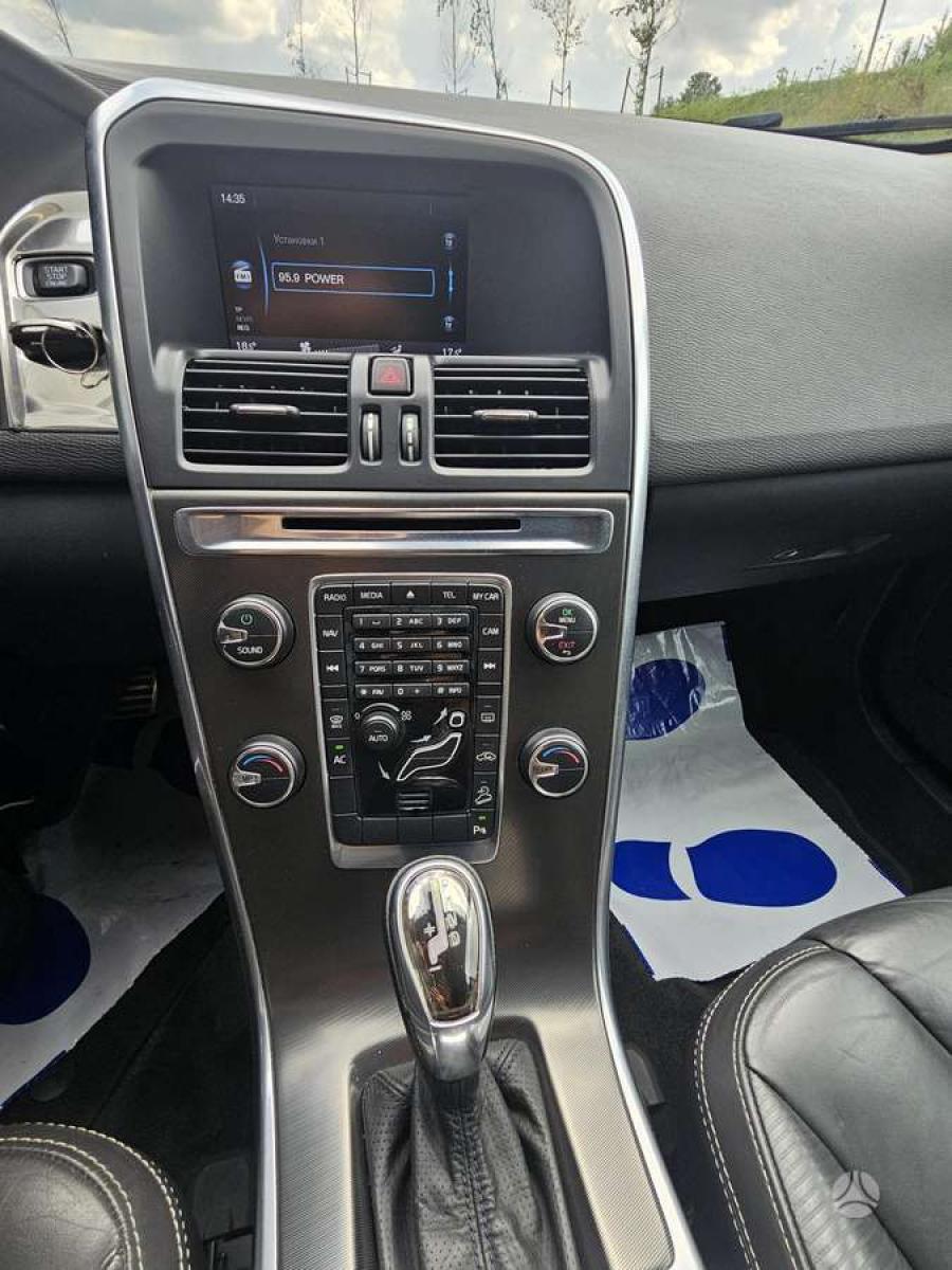 Melns Volvo XC60 2012 Viļņa, ar dzinēja tilpumu 2.40 L un nobraukumu 278 tūkst. km par 9900 €, foto 19 vietnē AUTOMOTO.COM.LV