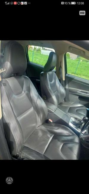 Black Volvo XC60 2012 in Silute, with an engine capacity of 1.98 L and mileage of 155 thousand km for 2650 €, photo 13 on AUTOMOTO.COM.LV