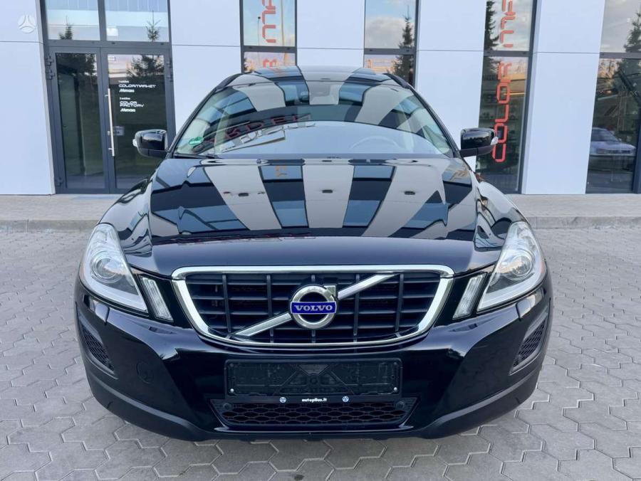 Black Volvo XC60 2012 in Vilnius, with an engine capacity of 2.40 L and mileage of 232 thousand km for 7950 €, photo 3 on AUTOMOTO.COM.LV