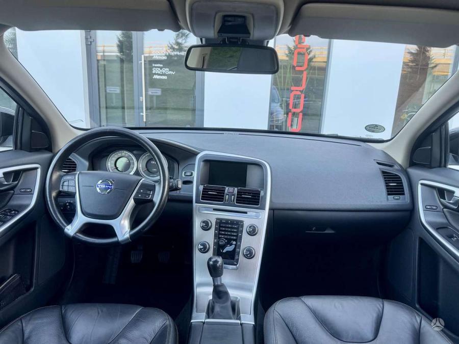 Black Volvo XC60 2012 in Vilnius, with an engine capacity of 2.40 L and mileage of 232 thousand km for 7950 €, photo 10 on AUTOMOTO.COM.LV
