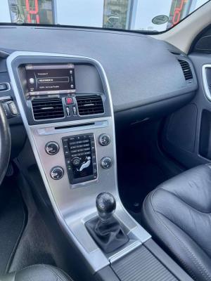 Black Volvo XC60 2012 in Vilnius, with an engine capacity of 2.40 L and mileage of 232 thousand km for 7950 €, photo 11 on AUTOMOTO.COM.LV