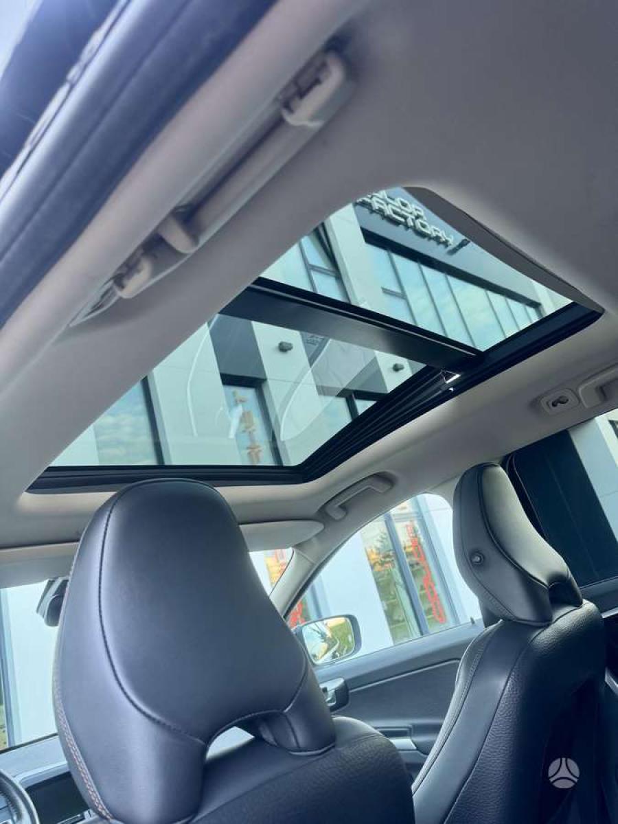 Black Volvo XC60 2012 in Vilnius, with an engine capacity of 2.40 L and mileage of 232 thousand km for 7950 €, photo 15 on AUTOMOTO.COM.LV