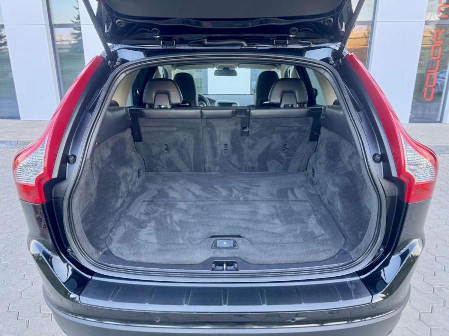Black Volvo XC60 2012 in Vilnius, with an engine capacity of 2.40 L and mileage of 232 thousand km for 7950 €, photo 18 on AUTOMOTO.COM.LV