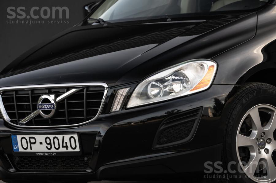 Black Volvo XC60 2012 in Jelgava, with an engine capacity of 2.00 L and mileage of 304 thousand km for 7000 €, photo 4 on AUTOMOTO.COM.LV