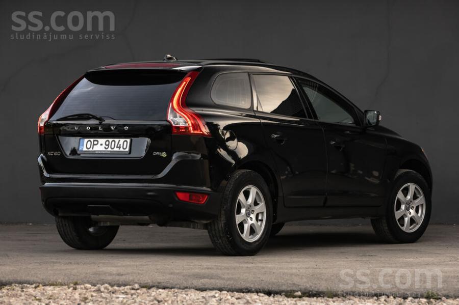 Black Volvo XC60 2012 in Jelgava, with an engine capacity of 2.00 L and mileage of 304 thousand km for 7000 €, photo 7 on AUTOMOTO.COM.LV