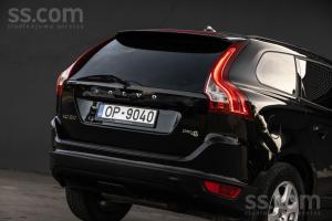 Black Volvo XC60 2012 in Jelgava, with an engine capacity of 2.00 L and mileage of 304 thousand km for 7000 €, photo 8 on AUTOMOTO.COM.LV