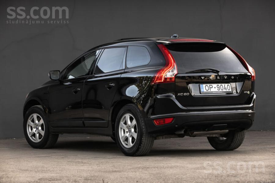 Black Volvo XC60 2012 in Jelgava, with an engine capacity of 2.00 L and mileage of 304 thousand km for 7000 €, photo 9 on AUTOMOTO.COM.LV