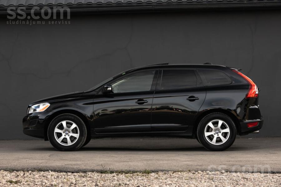 Black Volvo XC60 2012 in Jelgava, with an engine capacity of 2.00 L and mileage of 304 thousand km for 7000 €, photo 10 on AUTOMOTO.COM.LV