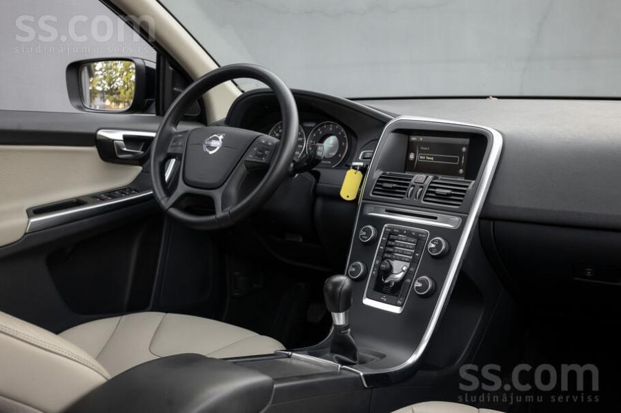 Black Volvo XC60 2012 in Jelgava, with an engine capacity of 2.00 L and mileage of 304 thousand km for 7000 €, photo 12 on AUTOMOTO.COM.LV