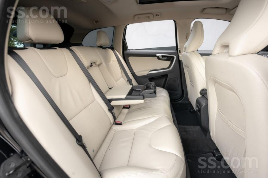 Black Volvo XC60 2012 in Jelgava, with an engine capacity of 2.00 L and mileage of 304 thousand km for 7000 €, photo 15 on AUTOMOTO.COM.LV