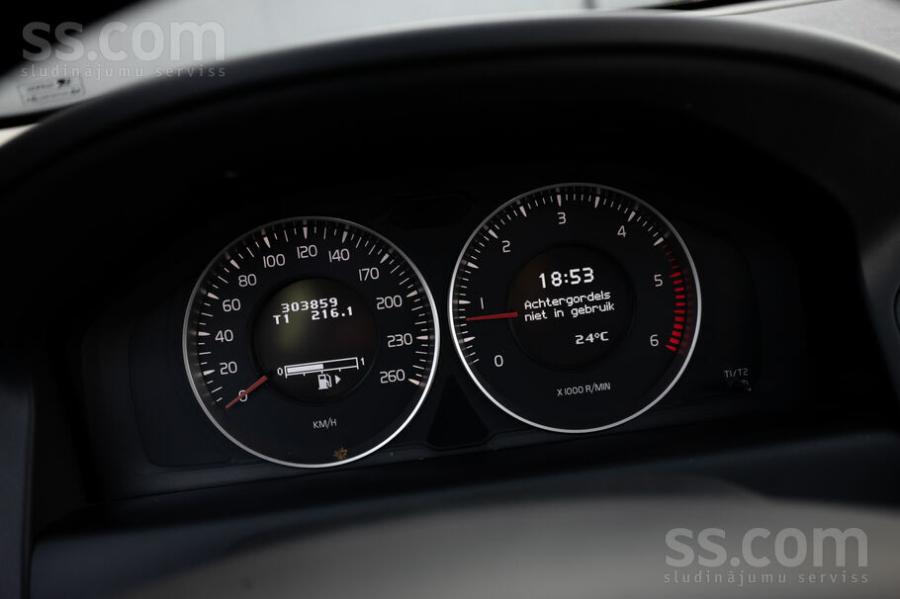 Black Volvo XC60 2012 in Jelgava, with an engine capacity of 2.00 L and mileage of 304 thousand km for 7000 €, photo 18 on AUTOMOTO.COM.LV